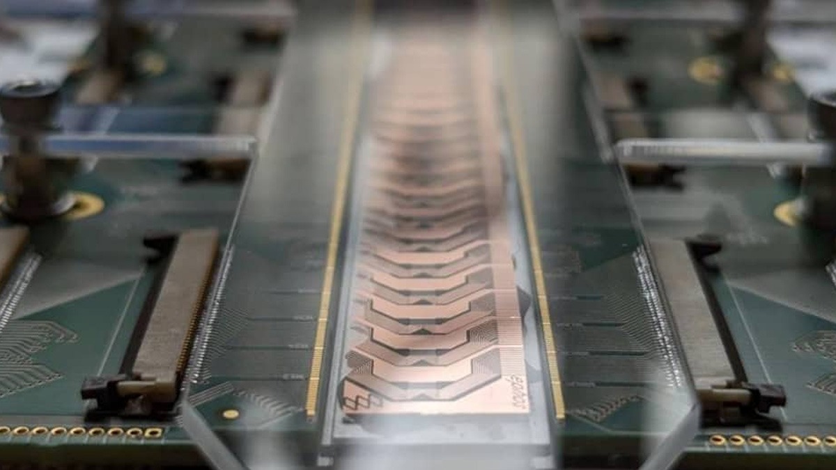 Europe Pioneers Glass-Based Quantum Processor for a New Era of ...